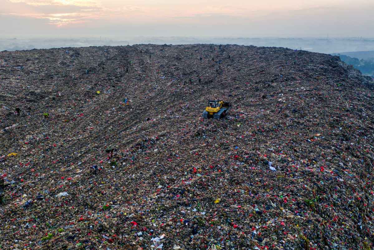 The Environmental Toll of Landfills: How Our Waste Impacts the Planet ...